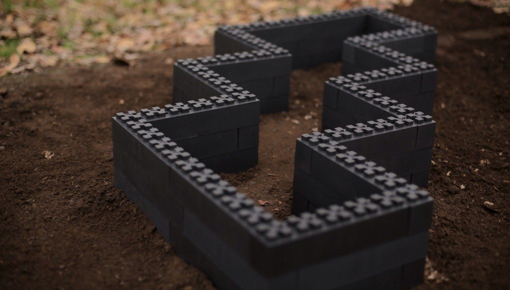 No Tools Needed to Build this Raised Garden Bed with Lego-Like Blocks » HG