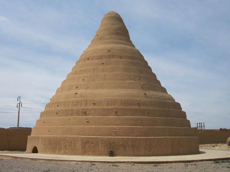 Ancient Buildings Used to Make Ice in the Desert: Yakhchals » HG