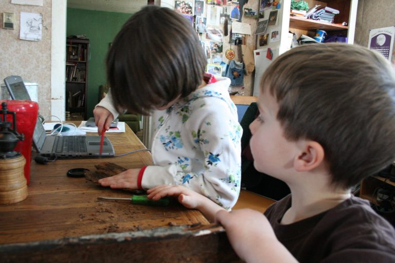 3 Steps For ANYONE to Unschool Your Kids (Even if You Think You Can't) » HG